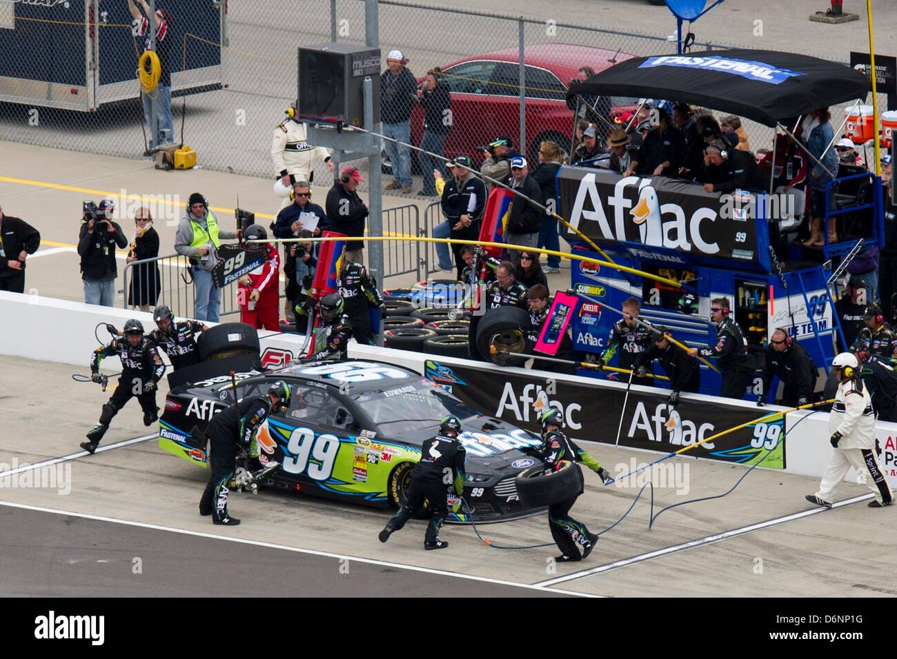 Pit stops during nascar hi-res stock photography and images - Alamy
