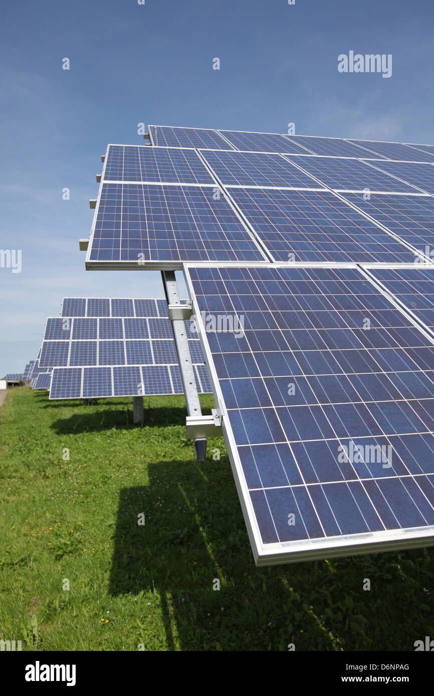 Solar tracker hi-res stock photography and images - Alamy