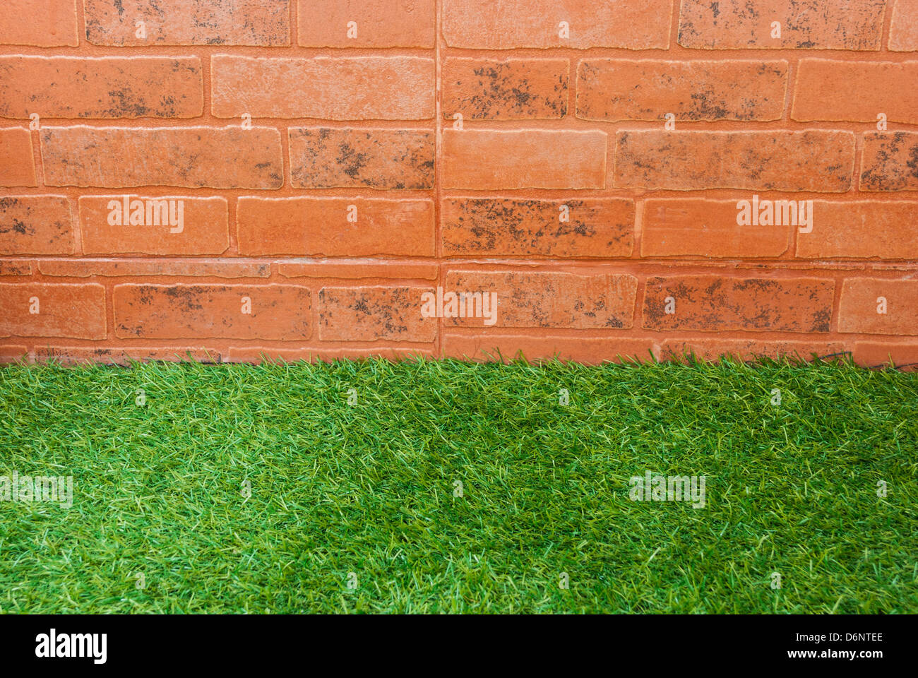 Garden brick wall hi-res stock photography and images - Alamy