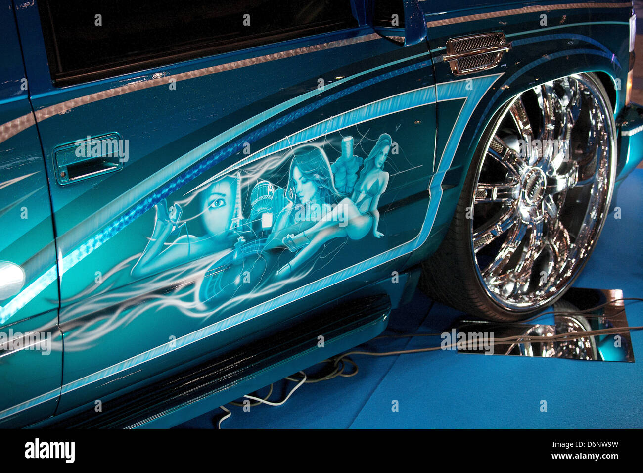Custom car rims hi-res stock photography and images - Alamy