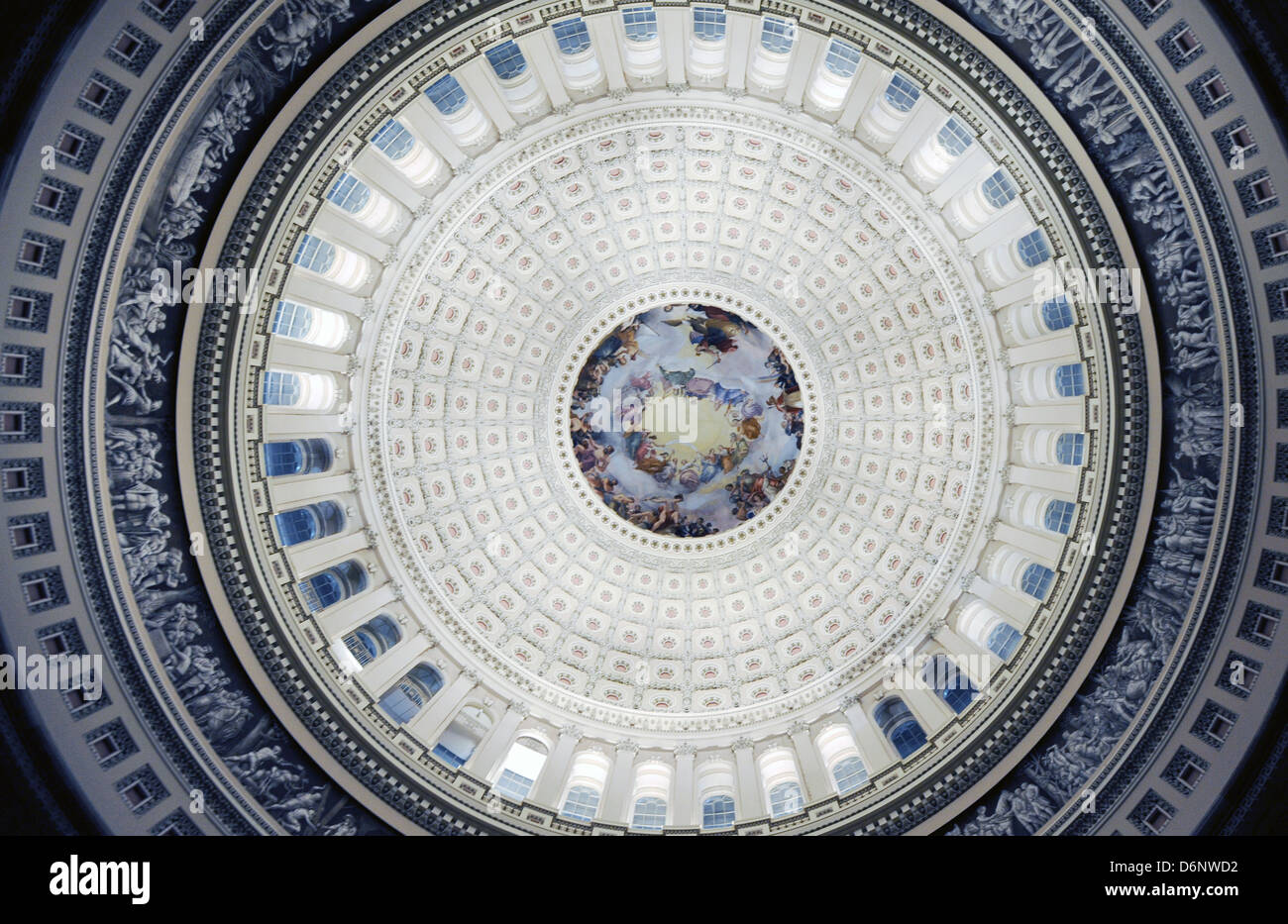 Inside us capitol rotunda of us capitol hi-res stock photography and ...