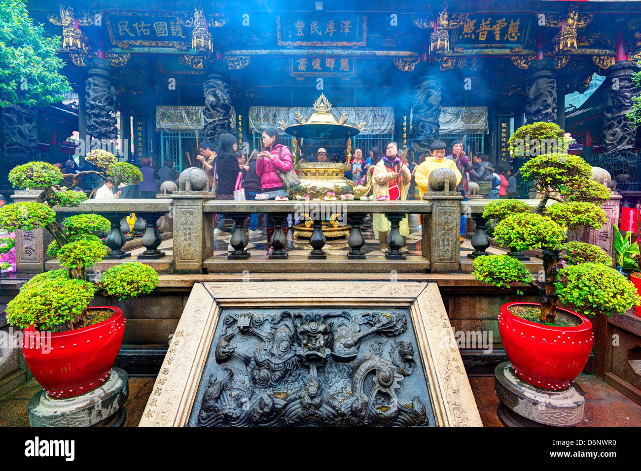 Temples in taiwan hi-res stock photography and images - Alamy