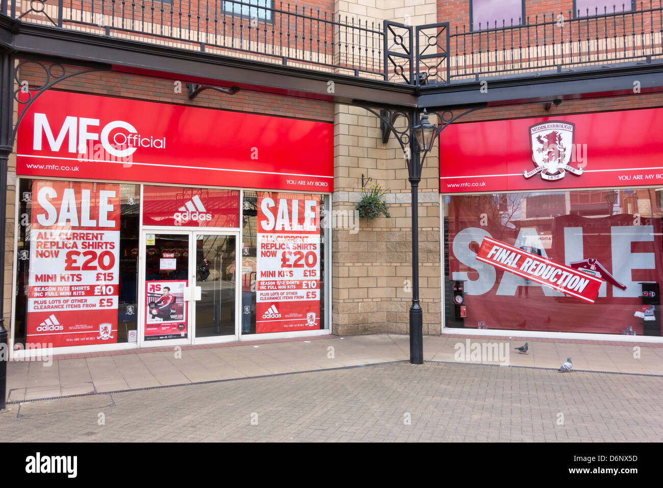 Football club shop fans High Resolution Stock Photography and Images ...