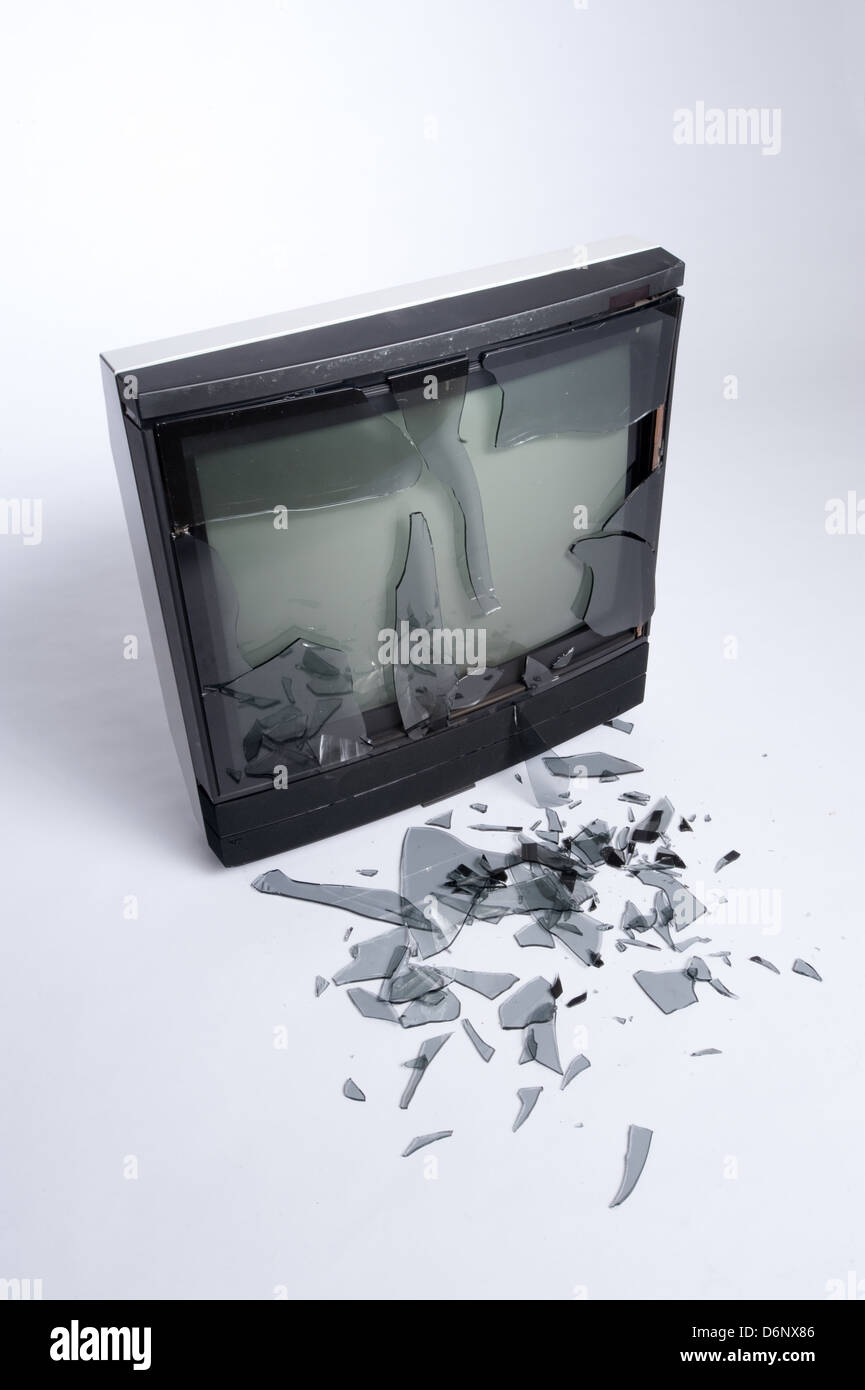Tv screen smashed hi-res stock photography and images - Alamy
