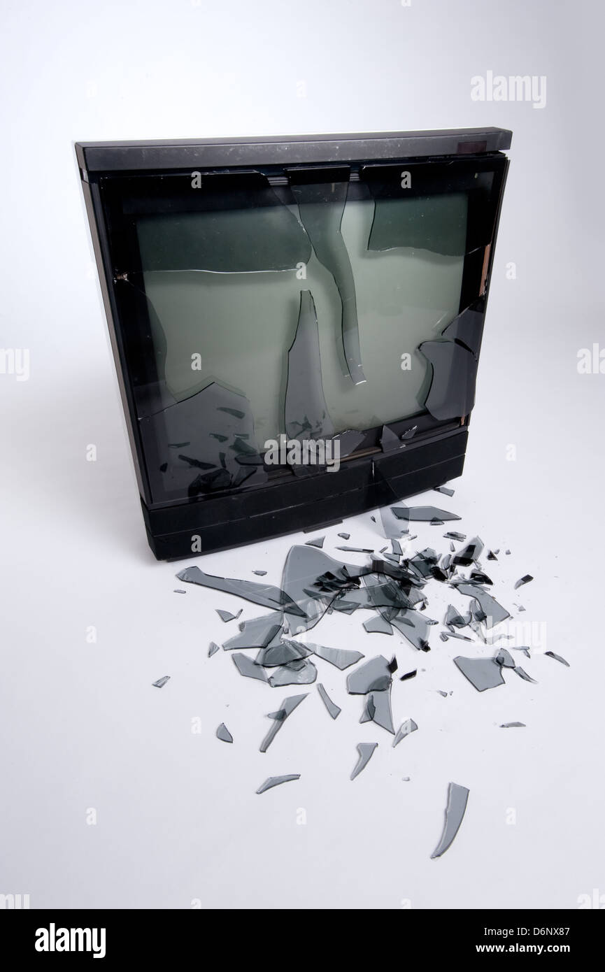 Smashed tv screen hi-res stock photography and images - Alamy
