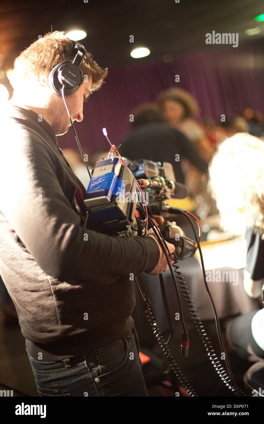 Entertainment crowd hi-res stock photography and images - Alamy