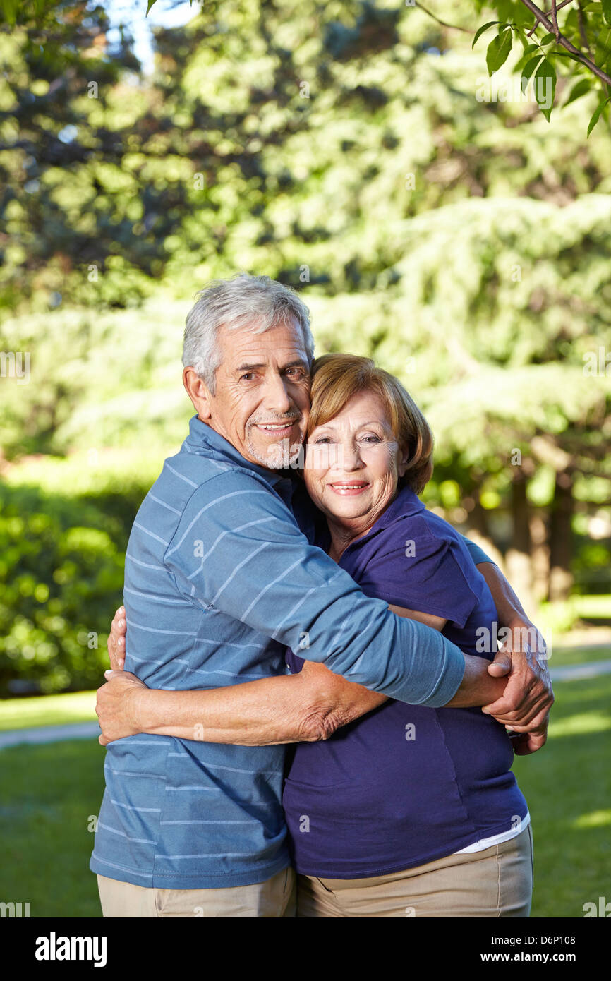 Seniors citizen couple in a park hi-res stock photography and images ...