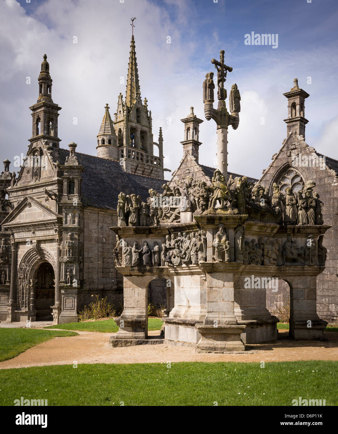 Church and calvary, Guimiliau (29400), Brittany, France Stock Photo - Alamy