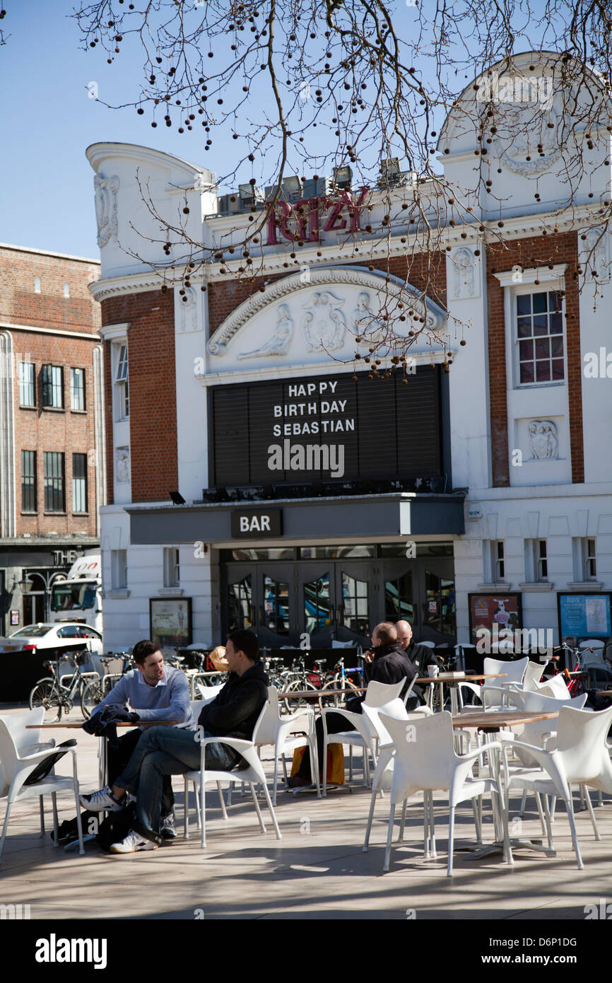 Cinema seats people hi-res stock photography and images - Alamy