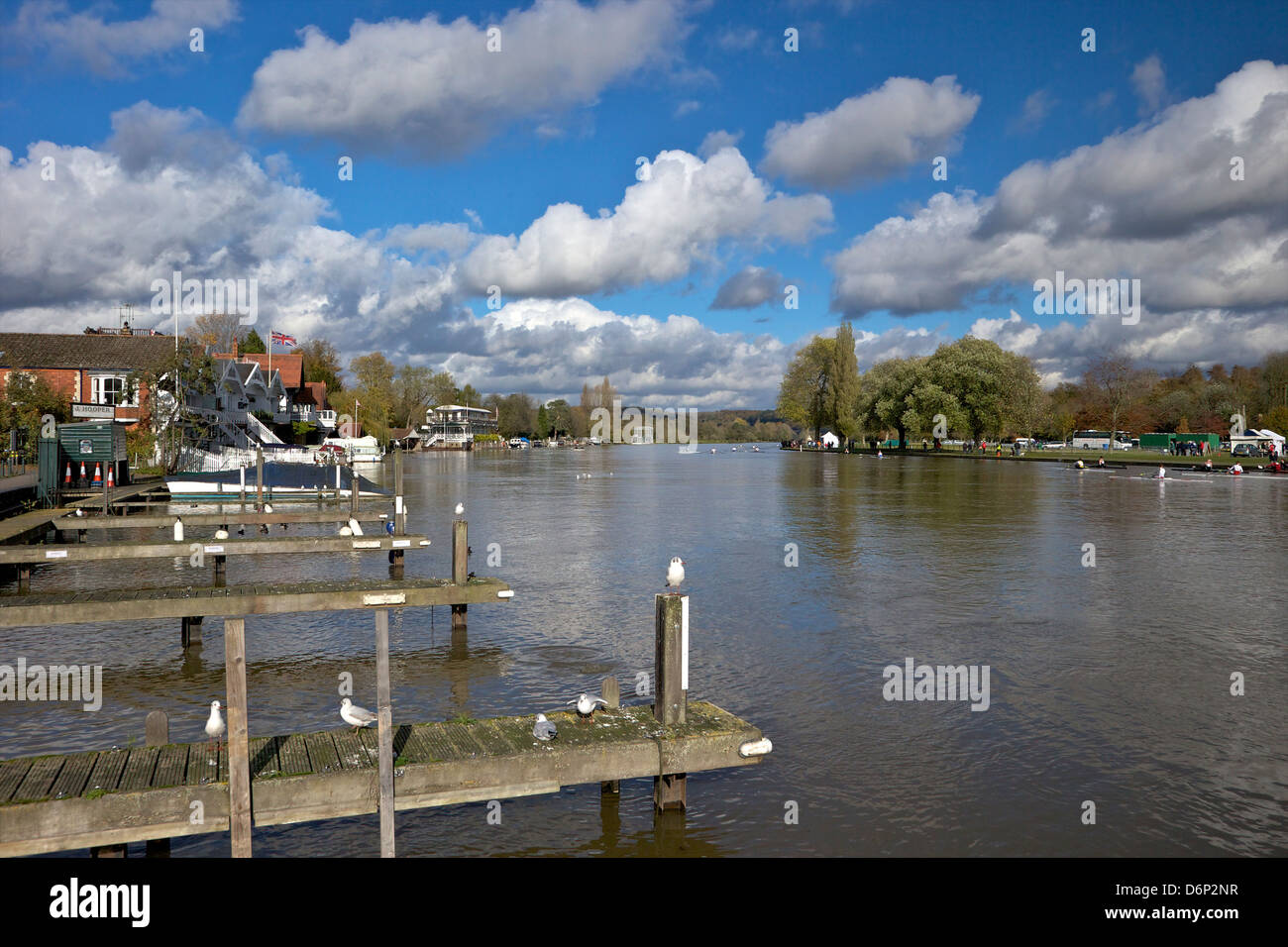 Riverside view in winter sunshine, Henley-on-Thames, Oxfordshire ...