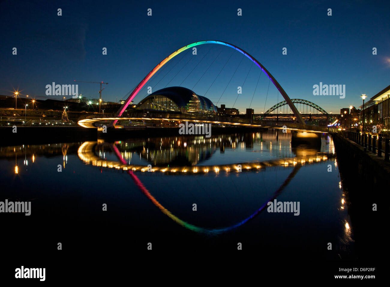 Millennium bridge landmarks hi-res stock photography and images - Alamy