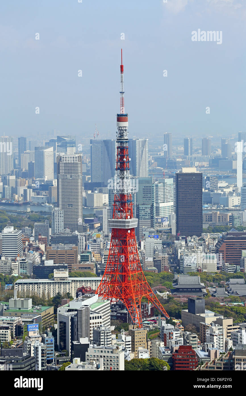 General view of the city skyline of Tokyo with the Tokyo Tower, Tokyo ...