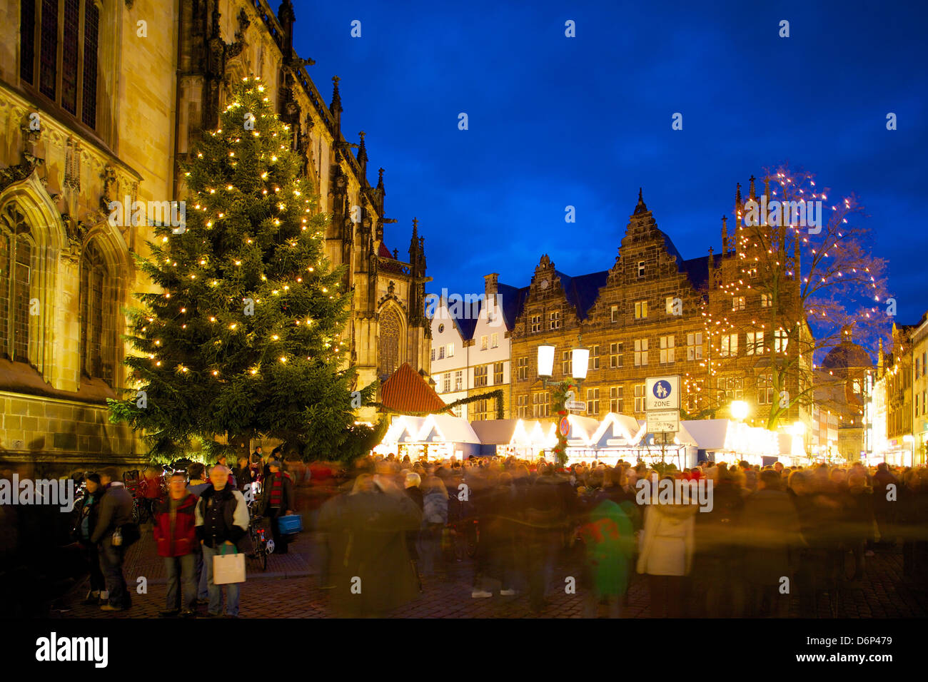 St. Lambert's Church and Prinzipalmarkt at Christmas, Munster, North ...
