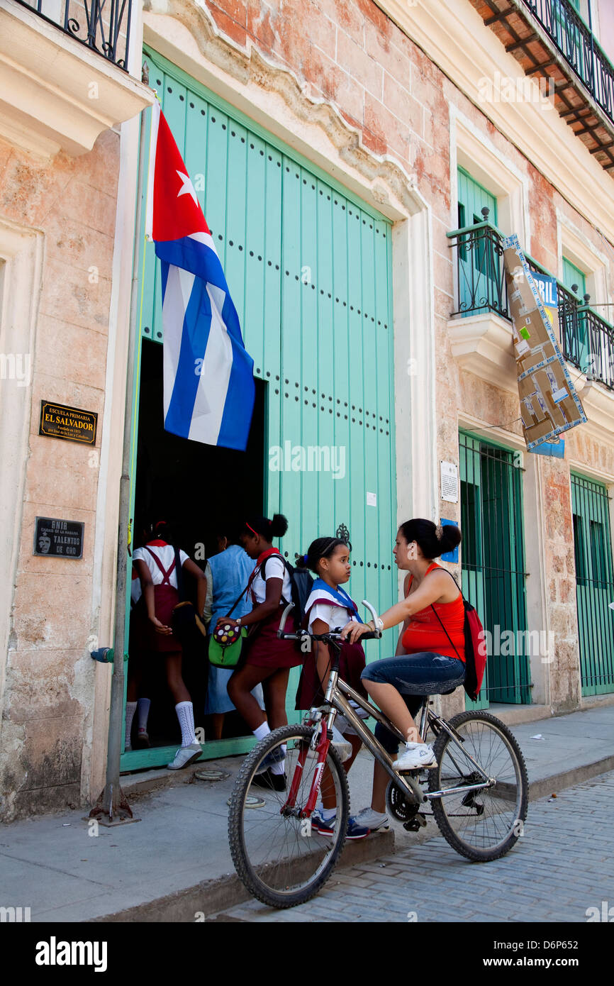Cuban school kids hi-res stock photography and images - Alamy