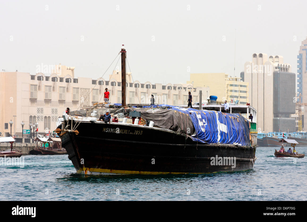 Dubai creek fully loaded dhow hi-res stock photography and images - Alamy