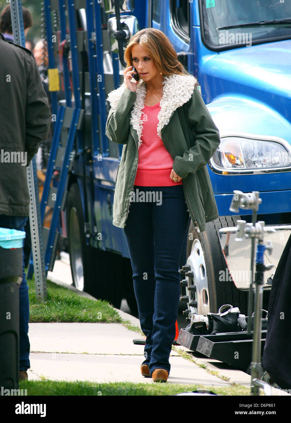Jennifer Love Hewitt on the set of her new TV series "The Client" in ...
