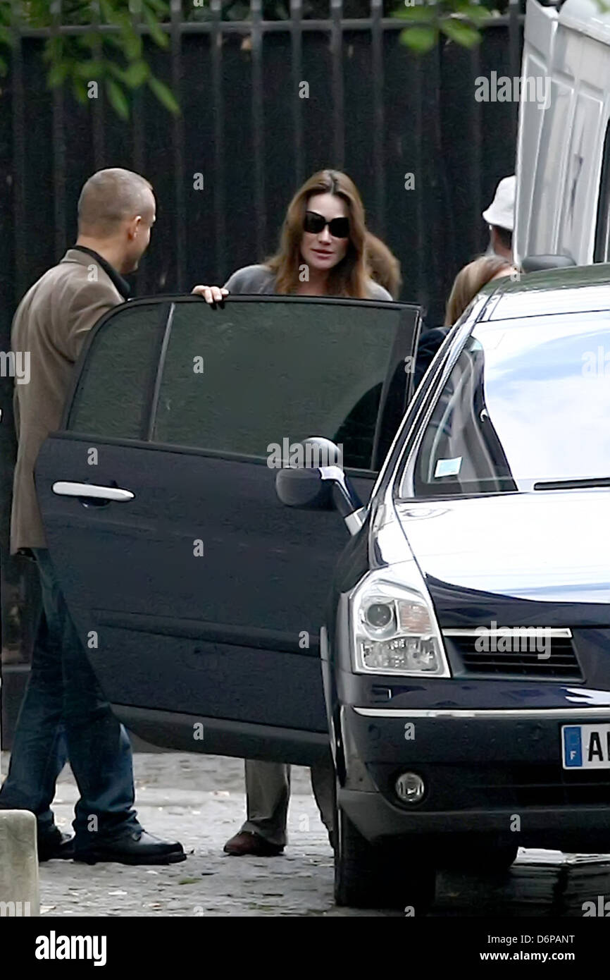 Carla Bruni Pregnant Carla's Pregnant, Sarkozy's Dad Reveals