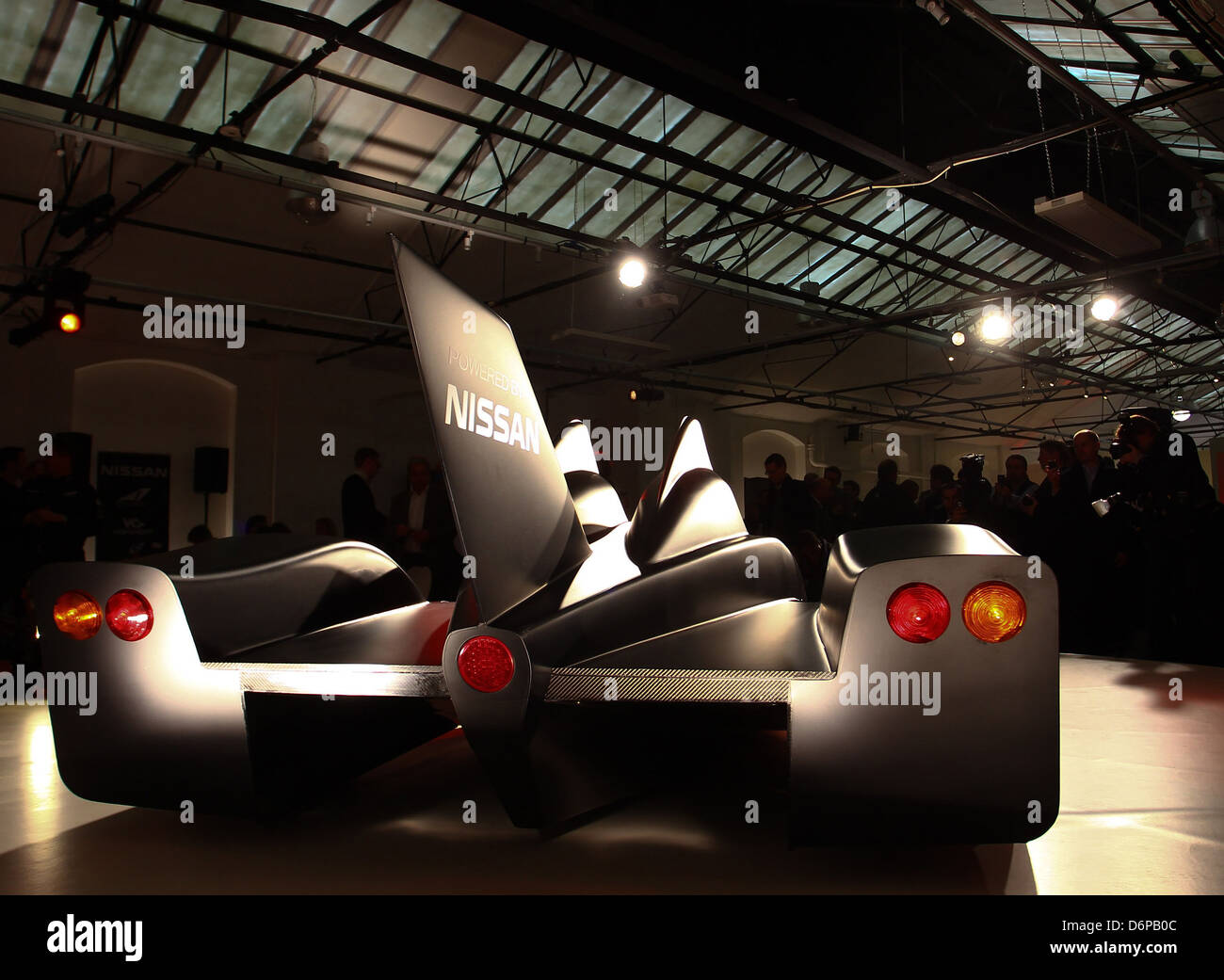 Nissan DeltaWing Le Mans racing car Nissan DeltaWing racer unveiled ...