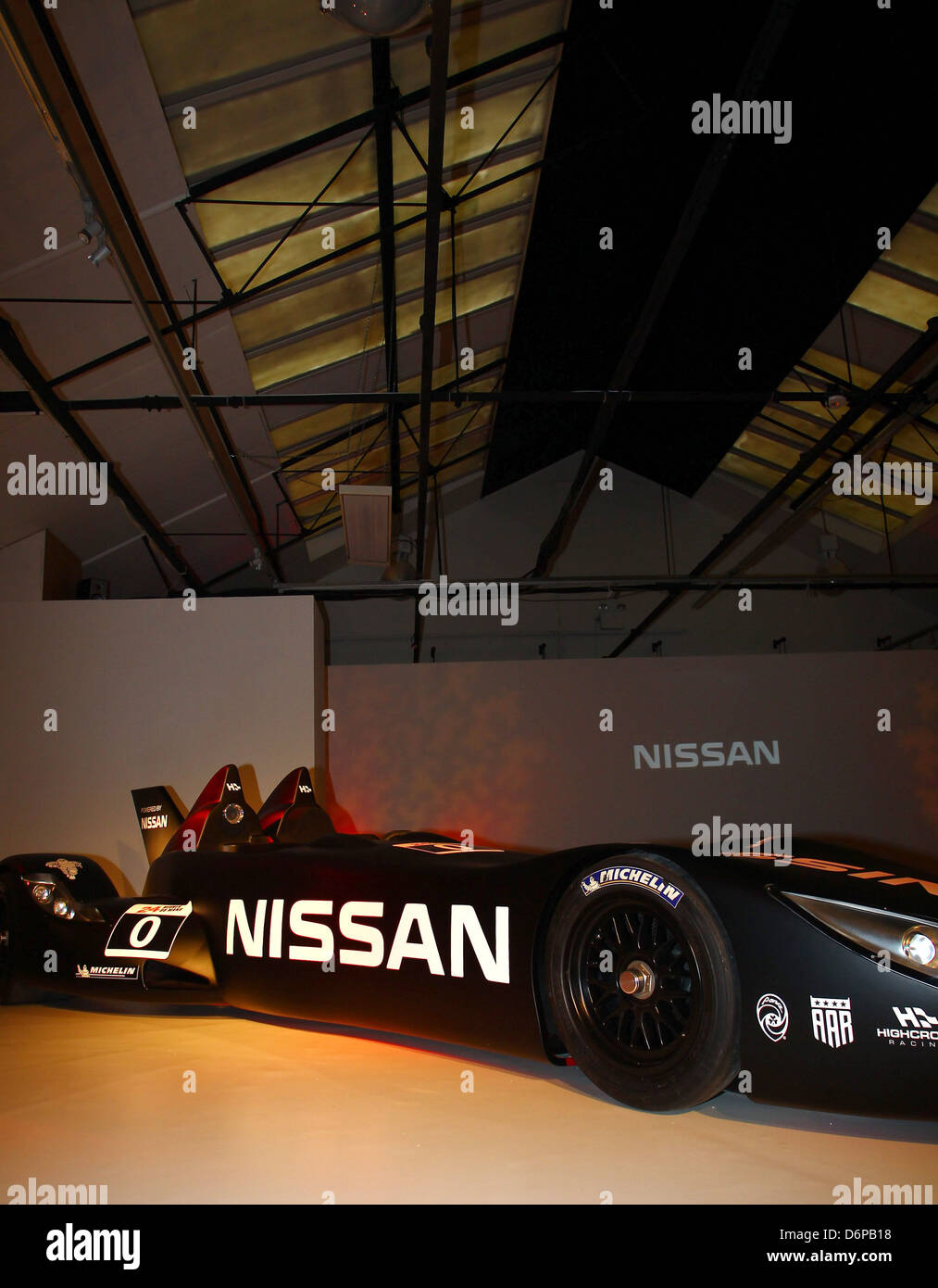 Nissan DeltaWing Le Mans racing car Nissan DeltaWing racer unveiled ...