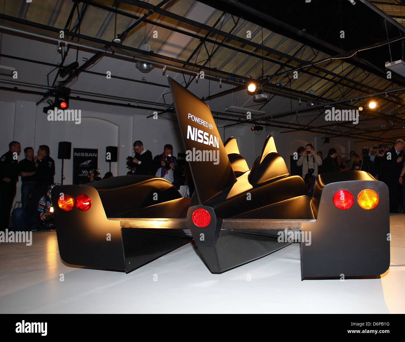 Nissan DeltaWing Le Mans racing car Nissan DeltaWing racer unveiled ...