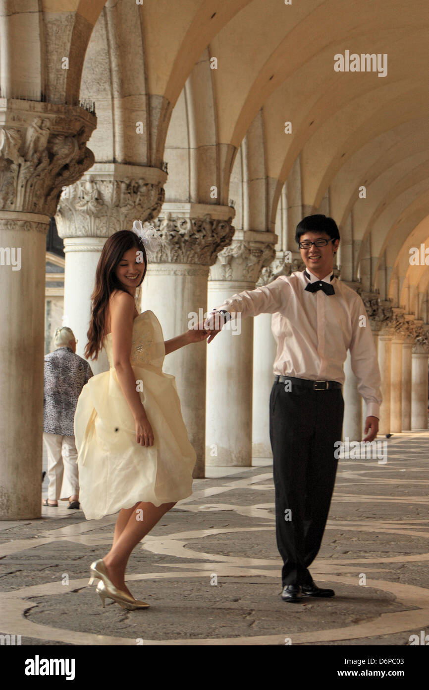 Arcaded Sidewalk High Resolution Stock Photography and Images - Alamy