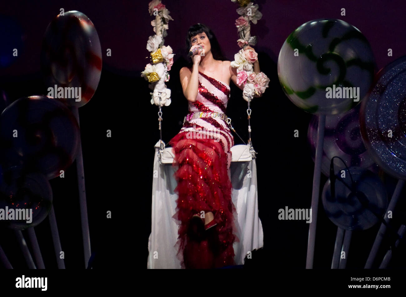 Katy perry 2011 tour hi-res stock photography and images - Alamy