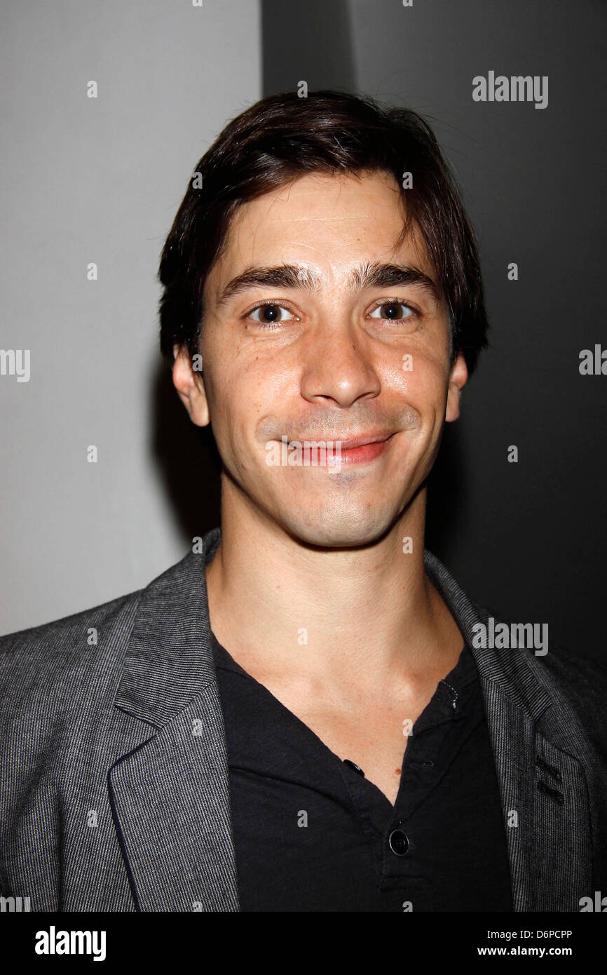 Justin Long World Premiere of the Manhattan Theatre Club production of ...