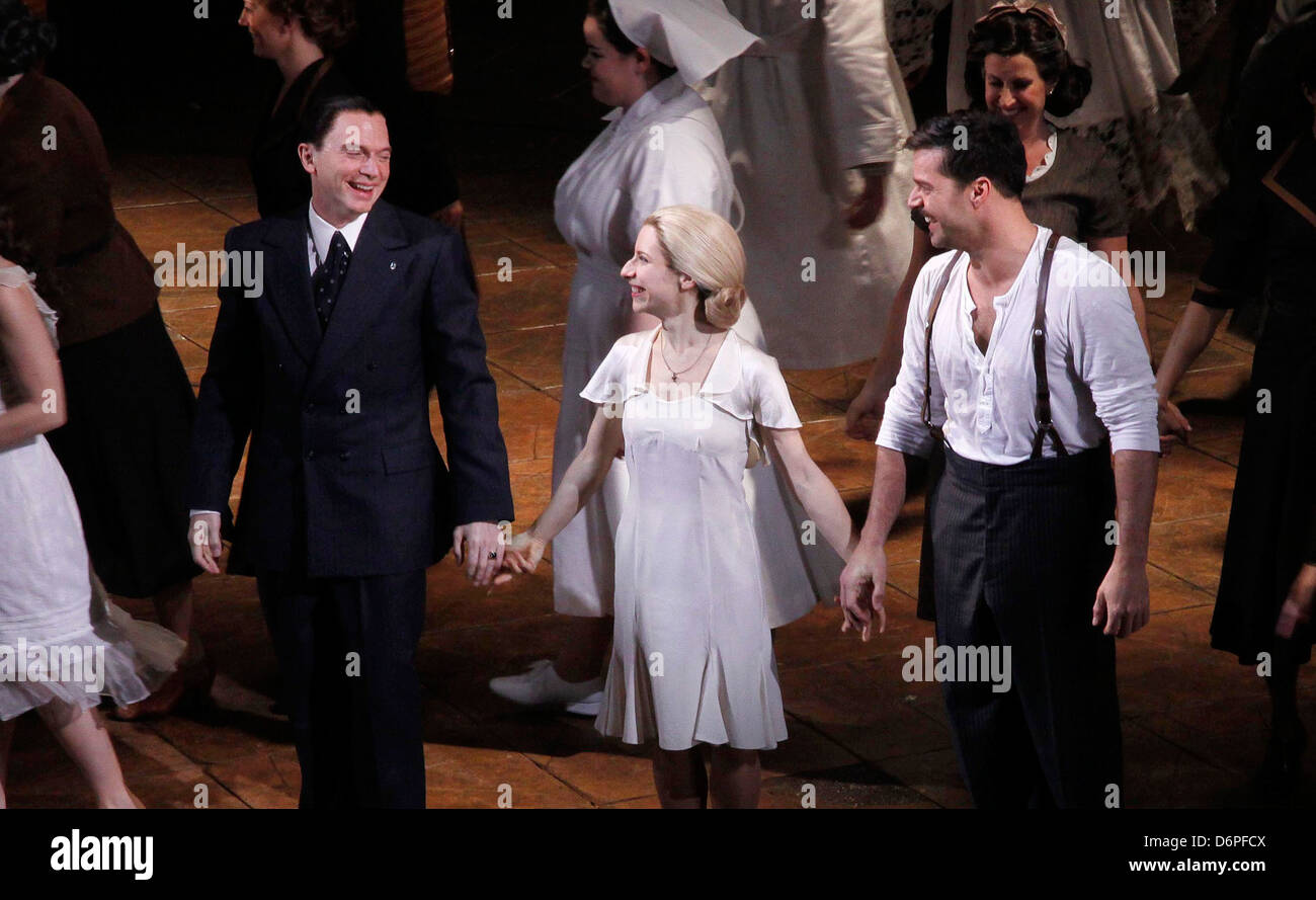 Michael Cerveris, Elena Roger, Ricky Martin and cast Curtain call after ...