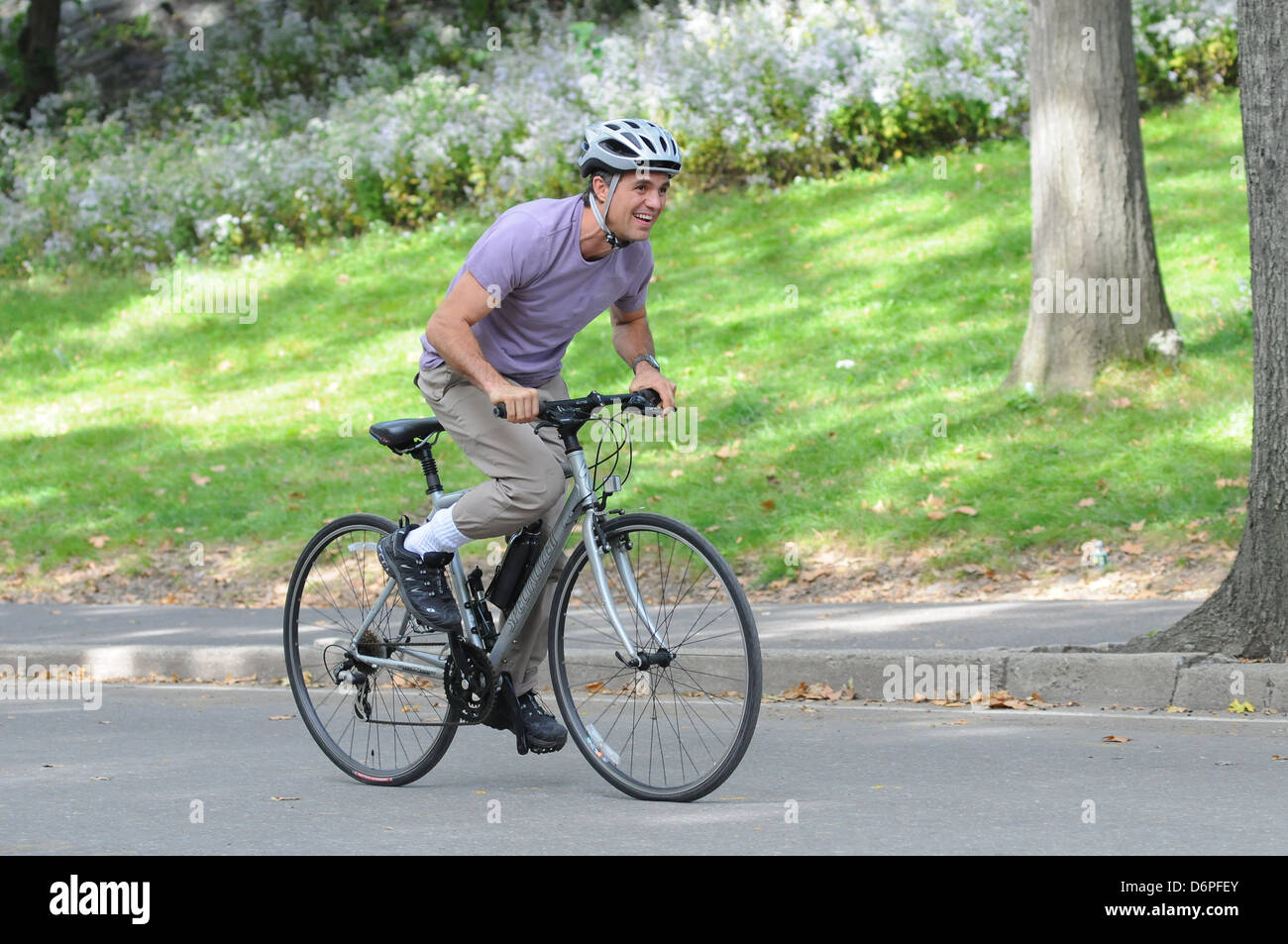 Mark Ruffalo is seen on location in Central Park shooting their new ...