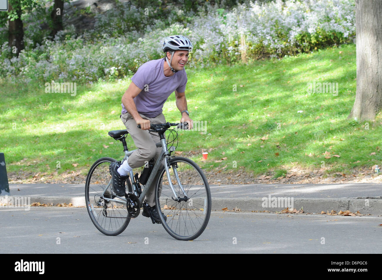 Mark Ruffalo is seen on location in Central Park shooting their new ...