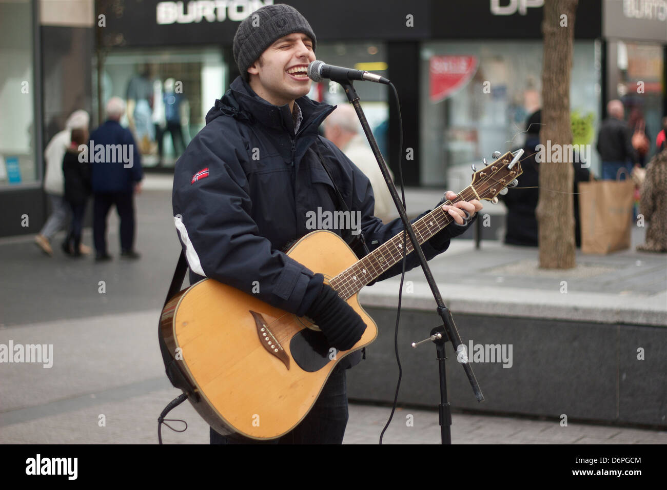 Man microphone street hi-res stock photography and images - Alamy