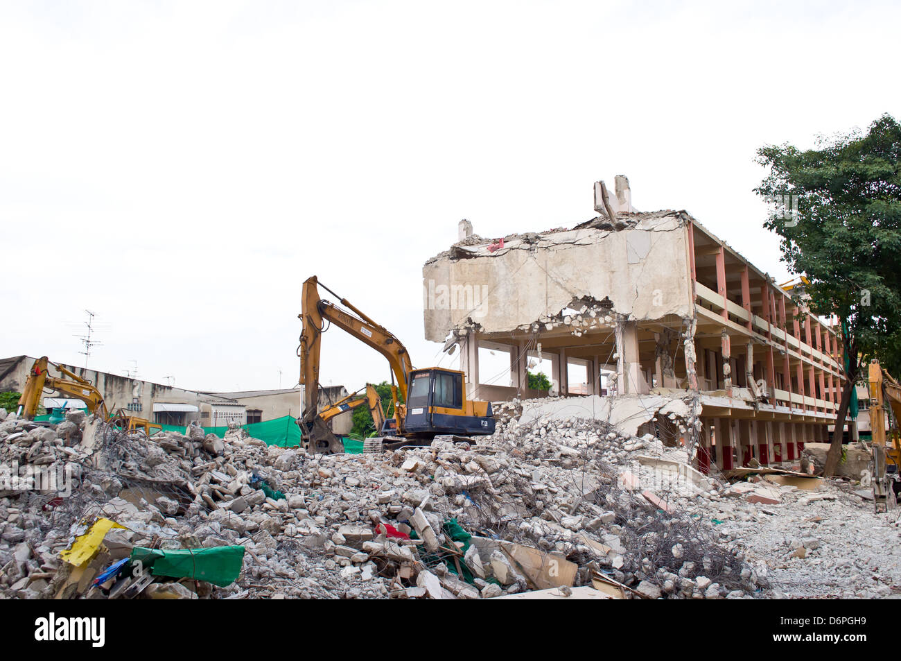 destroy building by machine Stock Photo - Alamy