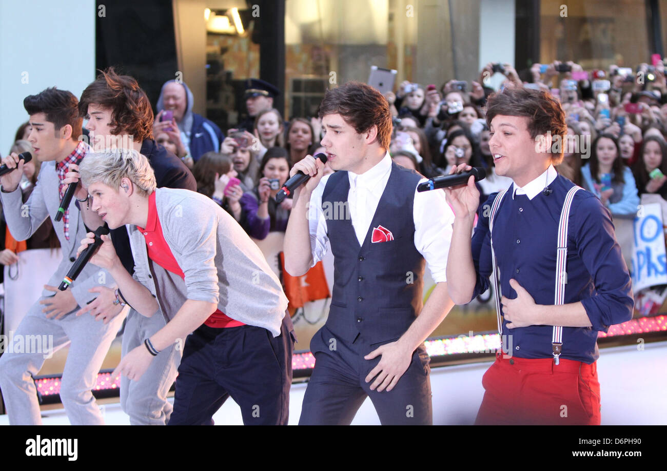Zayn Malik, Harry Styles, Niall Horan, Liam Payne, Louis Tomlinson of One Direction performs on ...