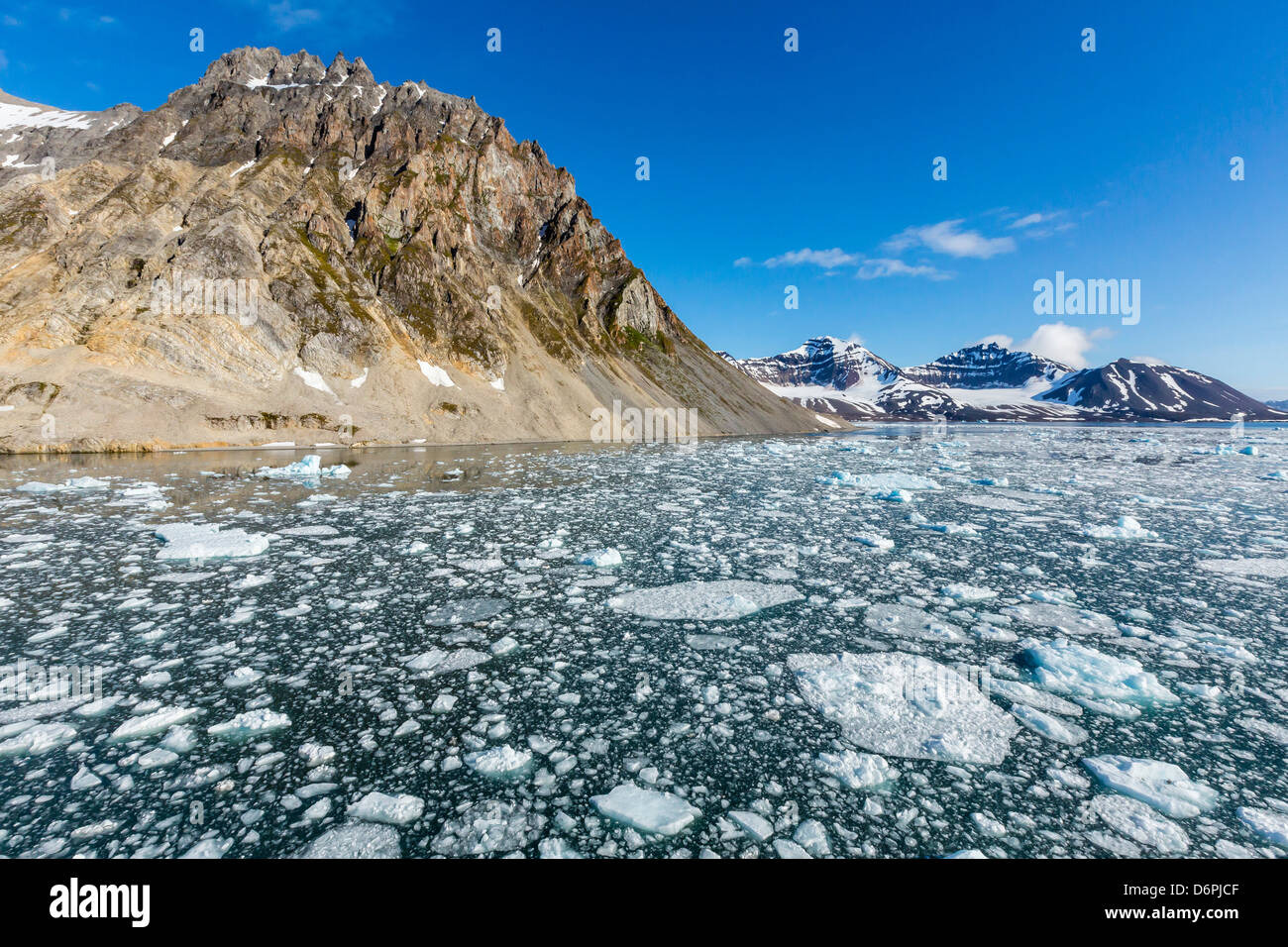 Gnalodden cliff, Hornsund, Spitsbergen, Svalbard Archipelago, Norway ...
