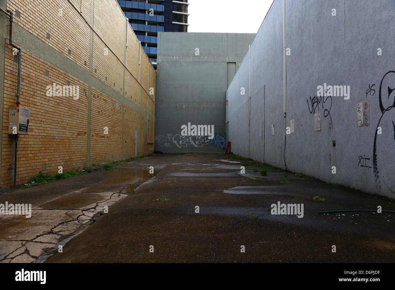Empty street corner hi-res stock photography and images - Alamy