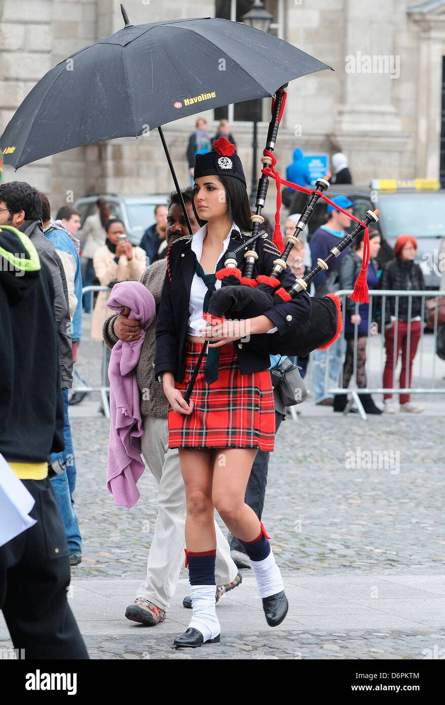 Katrina kaif dance hi-res stock photography and images - Alamy