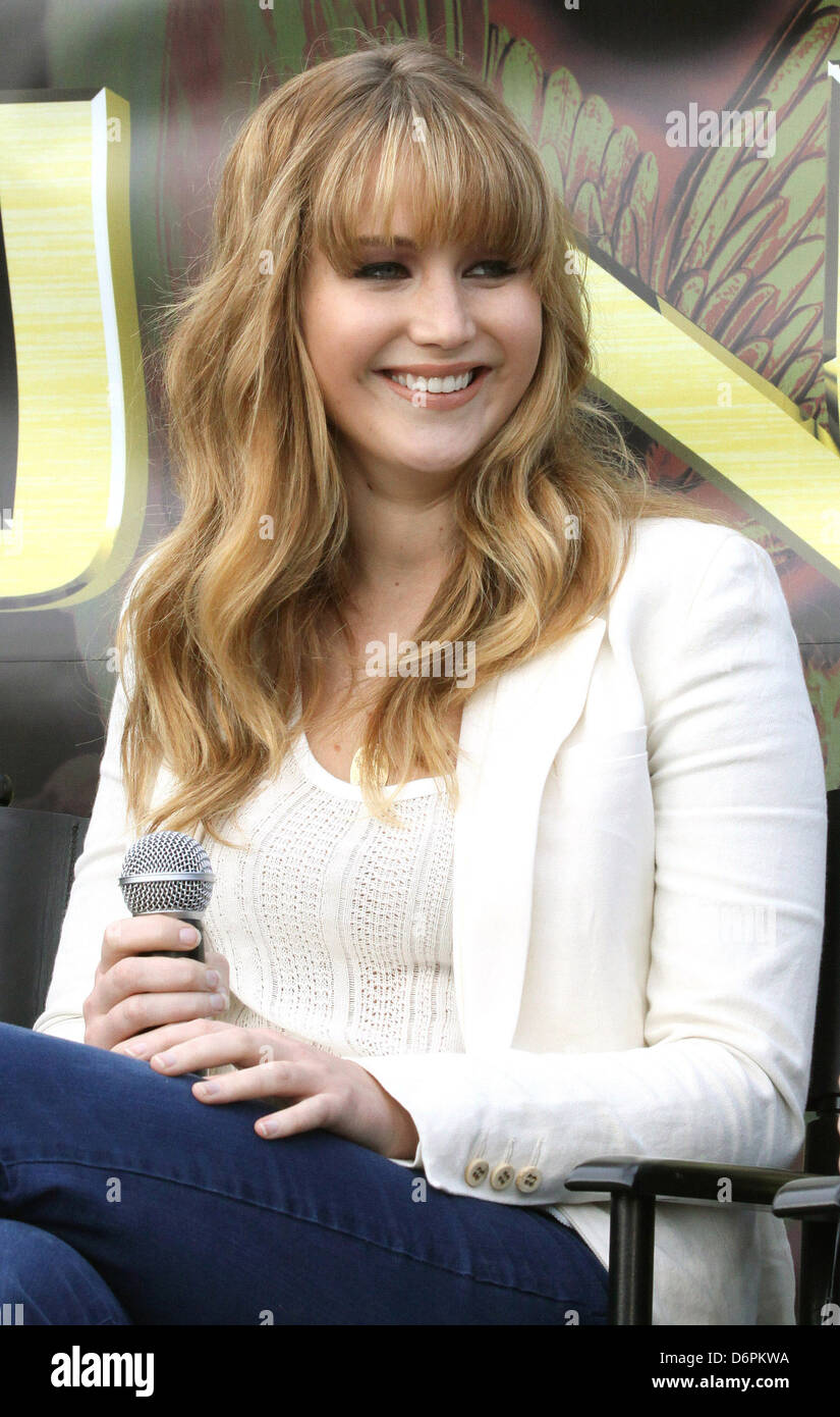 Jennifer Lawrence makes her last stop on the Hunger Games 2012 Mall ...