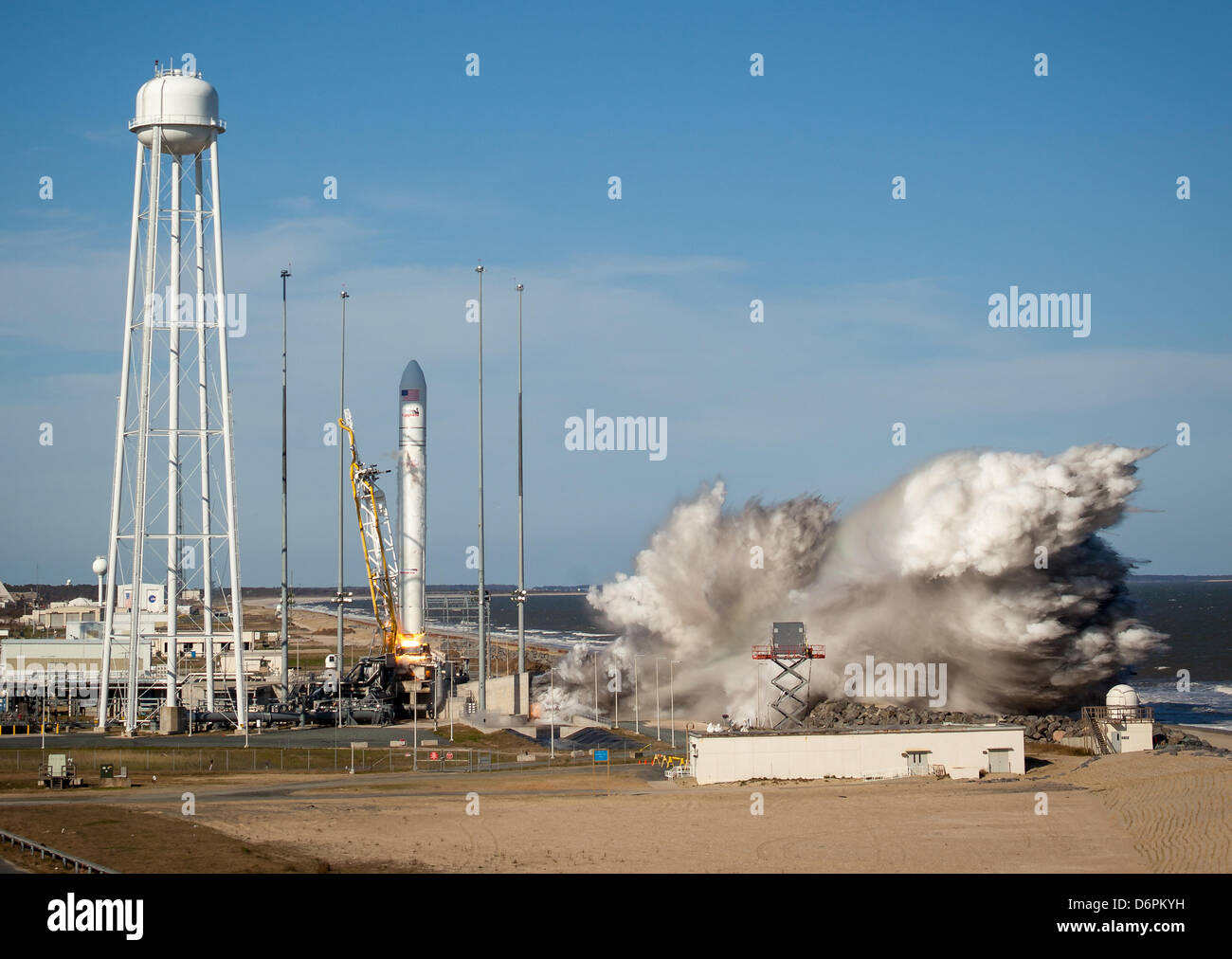 Launches rockets hi-res stock photography and images - Alamy