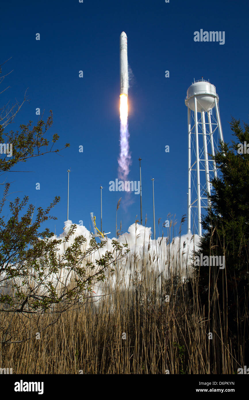 Orbital Sciences Corporation Antares rocket lifts off from the Mid ...