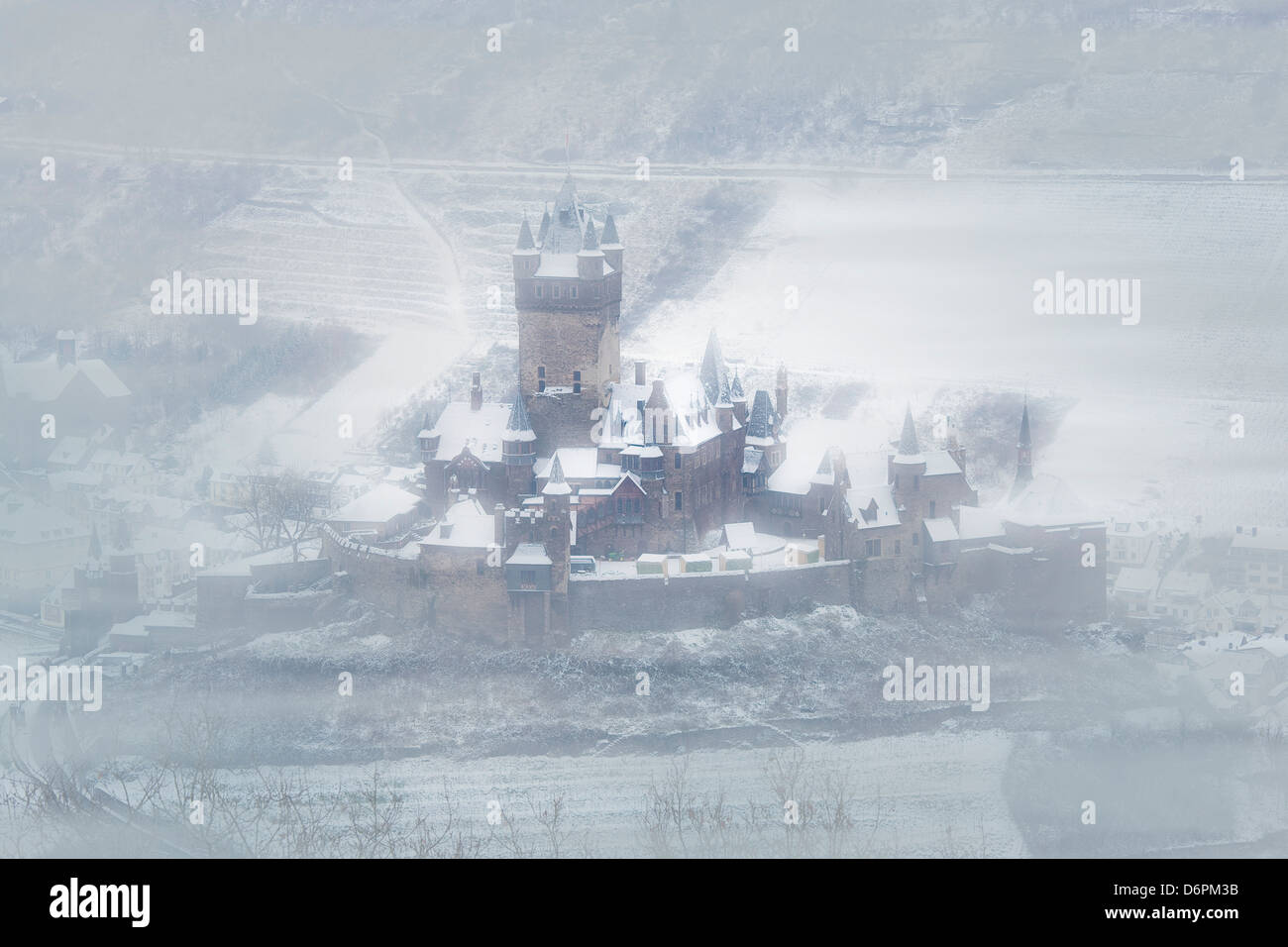Cochem Castle and the Mosel River in winter, Cochem, Rheinland-Pfalz ...