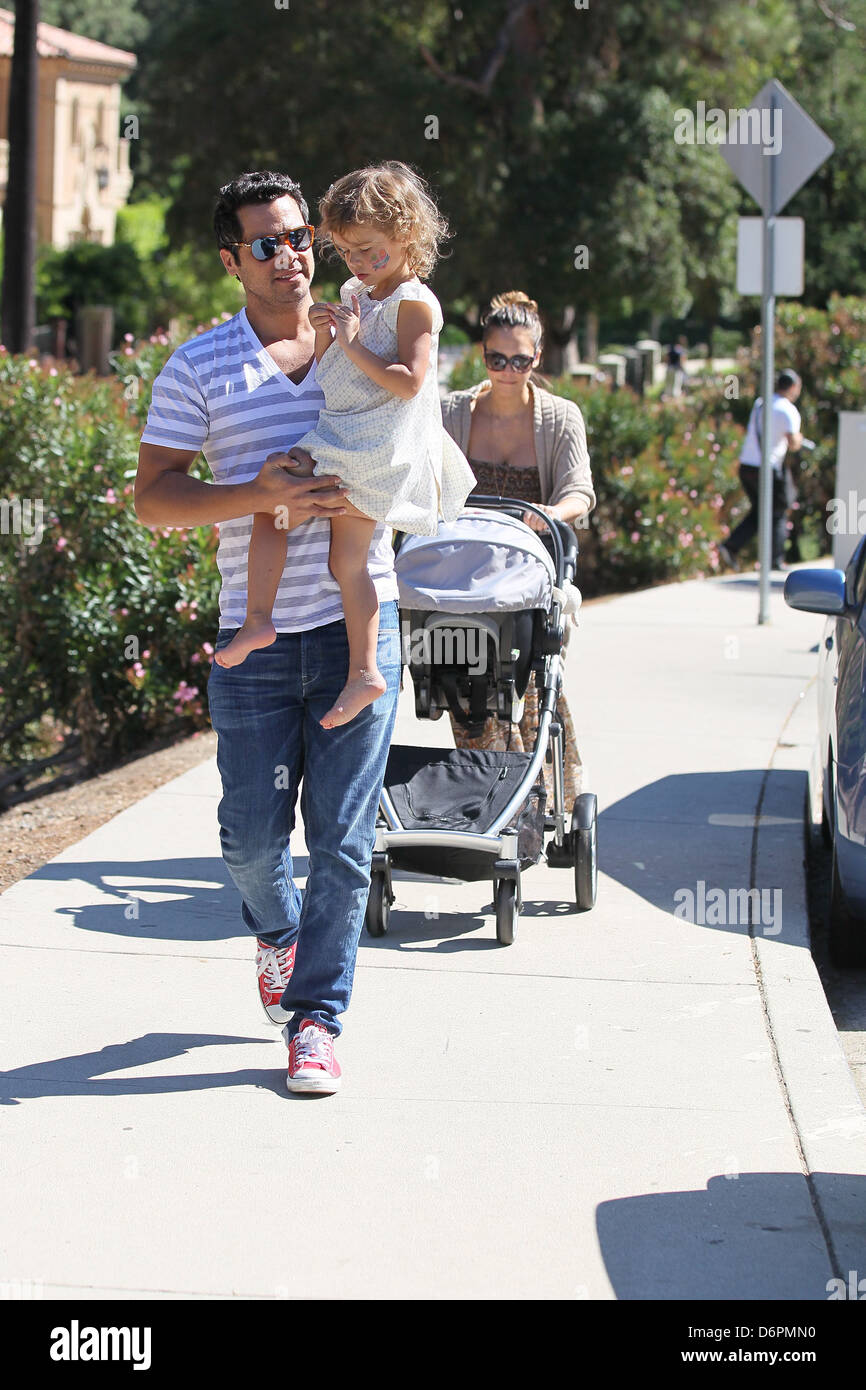 Jessica Alba, Cash Warren, Honor Marie and Haven Warren enjoy the day ...