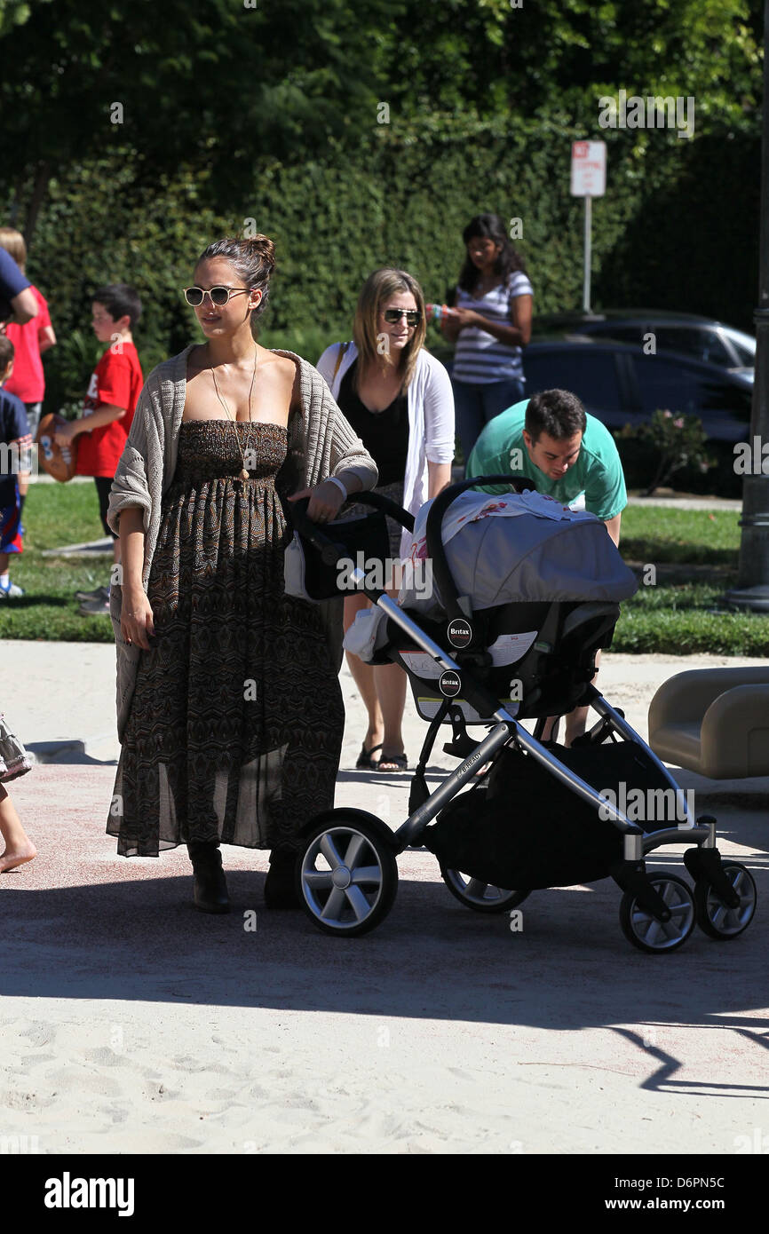 Jessica Alba, Cash Warren, Honor Marie and Haven Warren enjoy the day ...