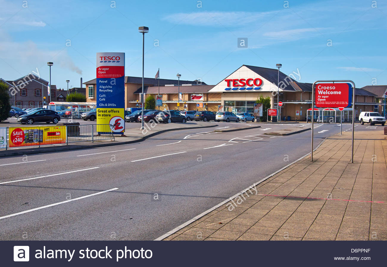 Tesco Supermarket Store Car Park High Resolution Stock Photography and ...