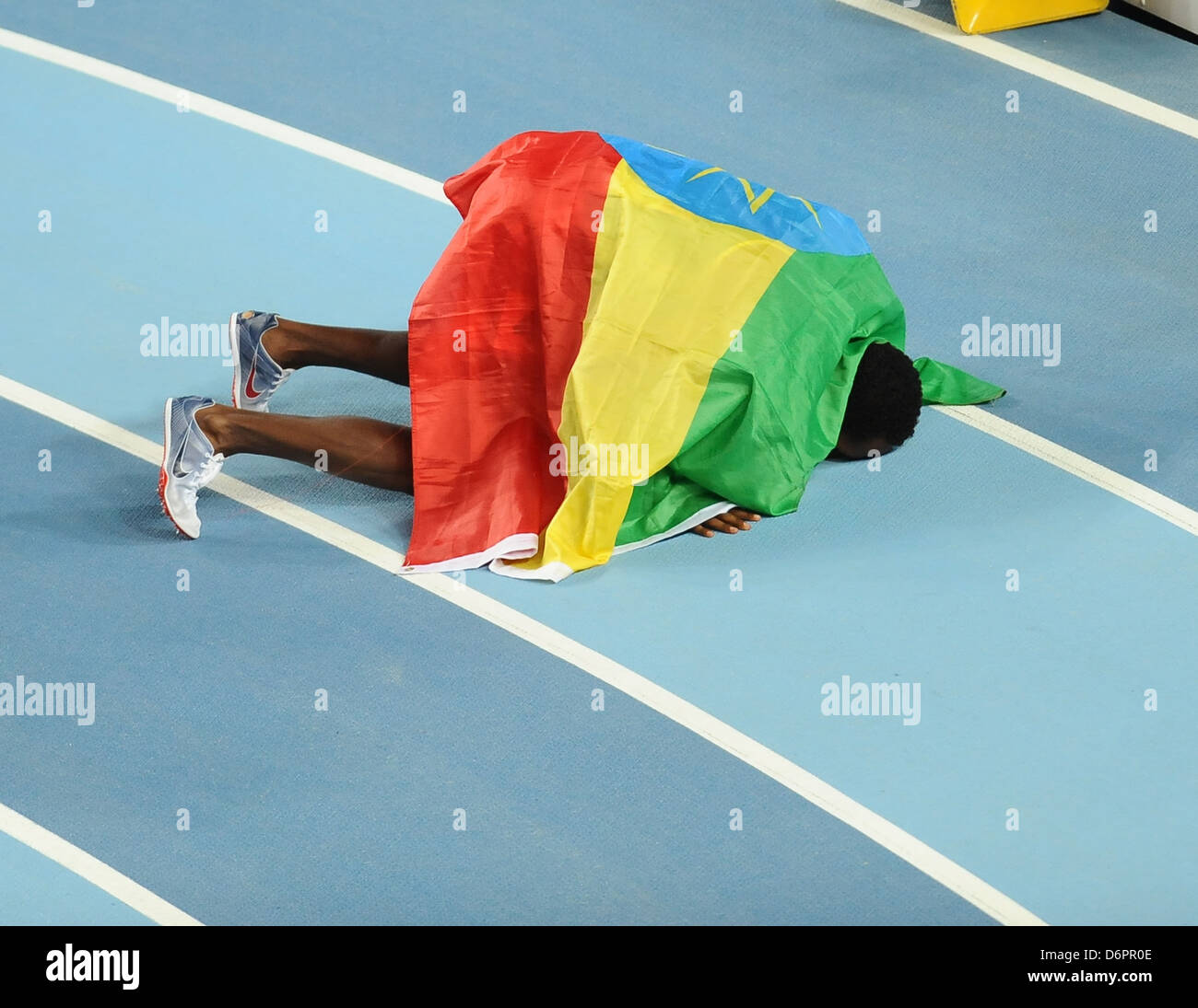 Ethiopia's Mohammed Aman celebrates with a national flag after winning ...