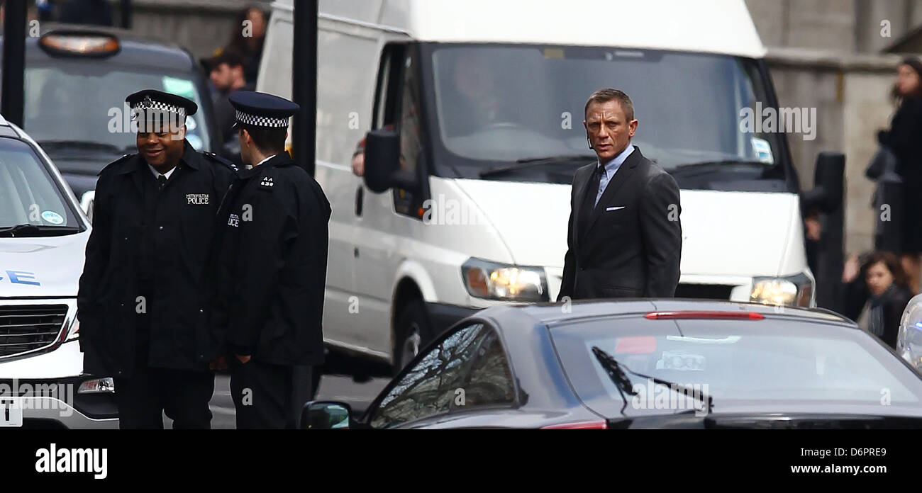 Daniel Craig filming a scene for the new James Bond film 'Skyfall' in ...