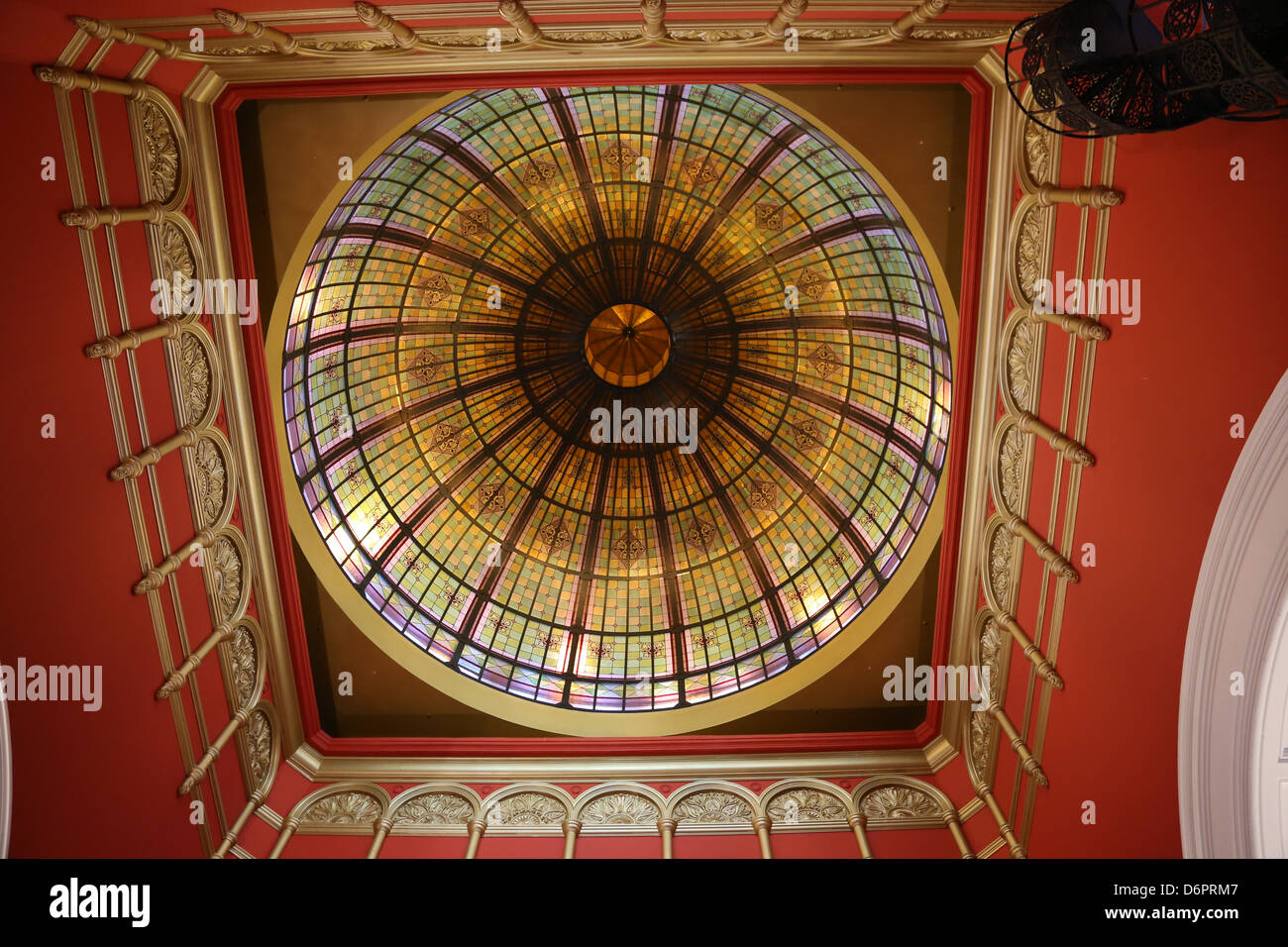 Glass ceiling indoor shopping mall hi-res stock photography and images ...
