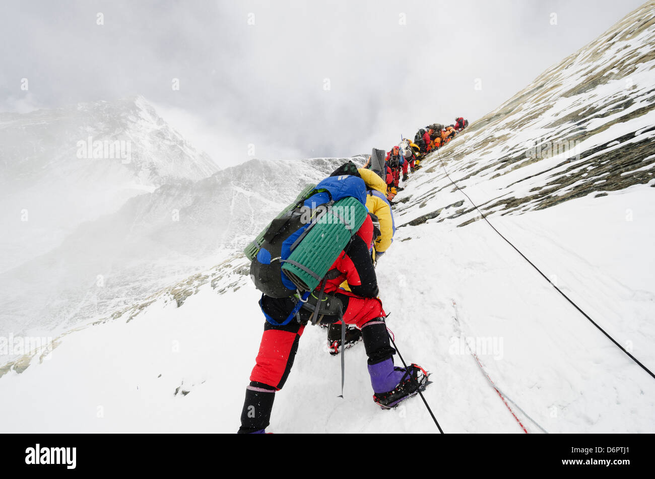 Everest climbers queue hi-res stock photography and images - Alamy