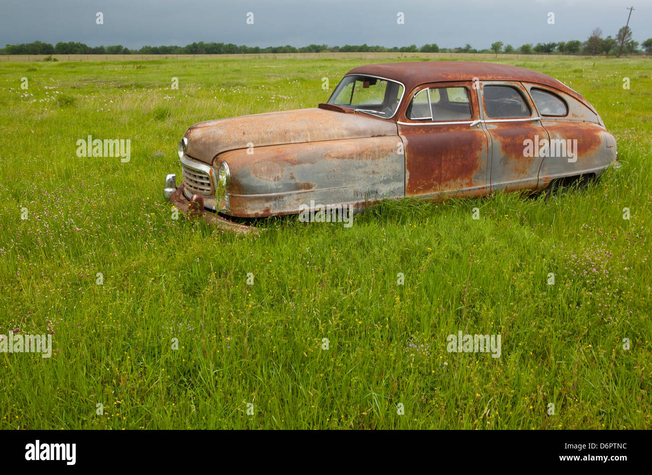 Old car rusting away in a field Stock Photo - Alamy