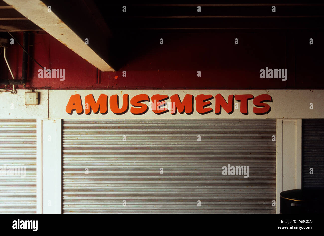 Amusements arcade closed sign hi-res stock photography and images - Alamy