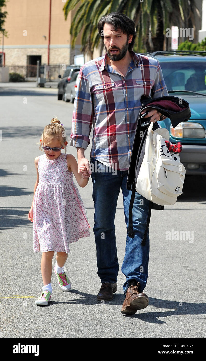 Ben Affleck takes his daughter Violet to a ballet class Los Angeles ...